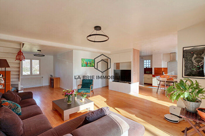 Maison à vendre - Villecresnes - 6 pièces - 5 chambres