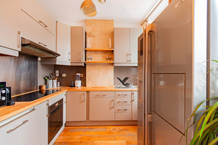 Appartement à vendre - Marseille e , Cours julien, Notre-Dame-des-Monts - 4 pièces - 3 chambres