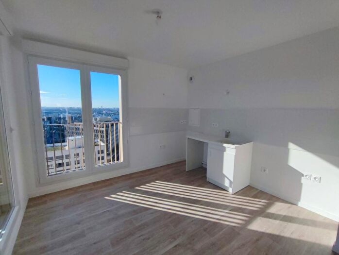 Appartement à louer - Bobigny, Centre-ville - 4 pièces