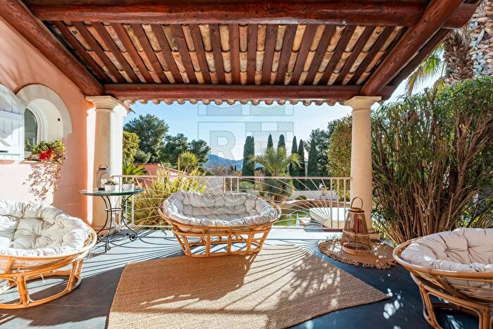 Maison à vendre - Marseille e , Les Caillols - 6 pièces - 4 chambres