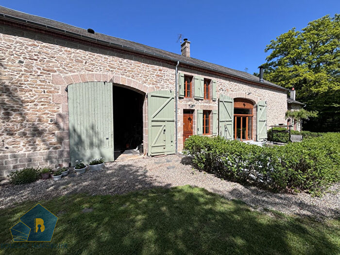 Maison 10 pièces à Clugnat, à vendre