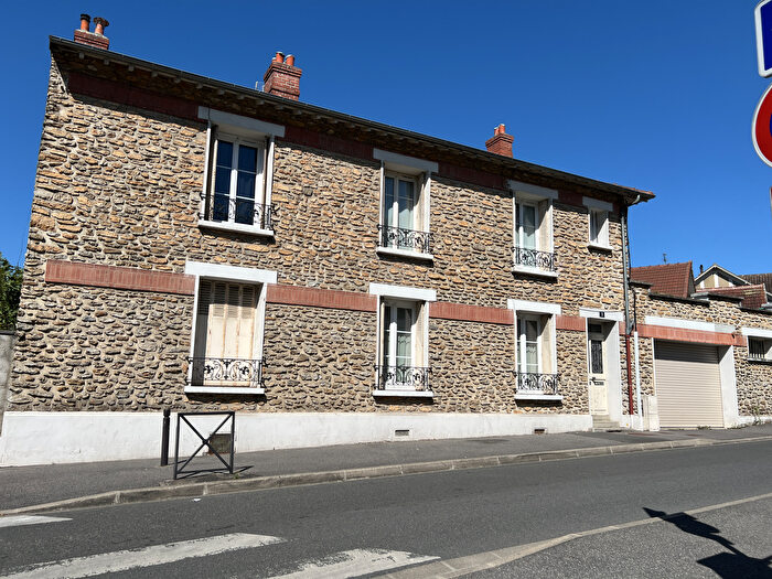 Appartement à louer - Melun, Montaigu - 5 pièces - 3 chambres