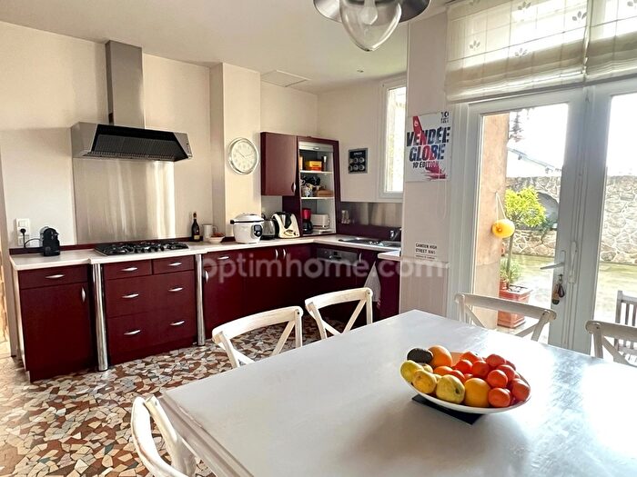 Maison à vendre - Mortagne-sur-Sèvre - 8 pièces - 4 chambres