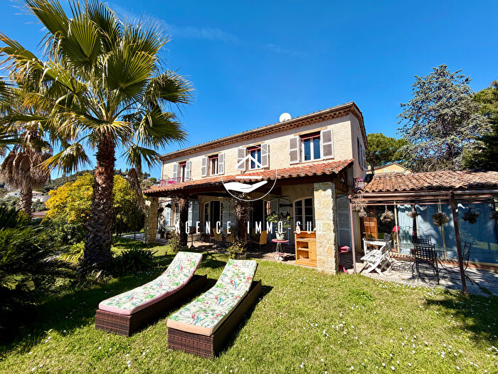 Maison à vendre - Vence, Sainte Elisabeth, Les Cayrons, Poutaouch - 6 pièces - 5 chambres