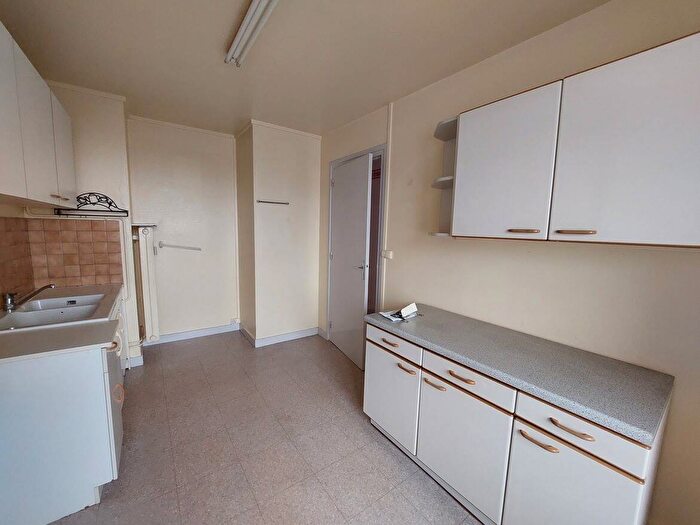 Appartement à louer - centre Ville-La Chartonnière-La Barre, Villefranche-sur-Saône - 3 pièces