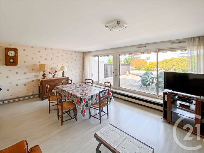 Appartement à louer - Champs-sur-Marne - 4 pièces - 3 chambres