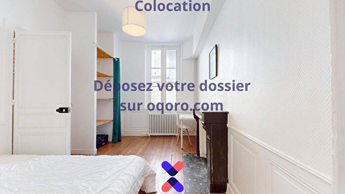 Maison à louer - Vieil Angoulême-Centre Ville - 9 pièces - 8 chambres