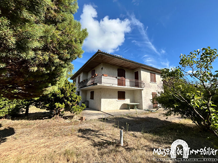 Maison à vendre - Gensac-la-Pallue - 9 pièces - 4 chambres