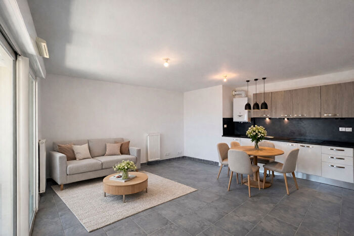 Appartement à vendre - Hyères - 3 pièces - 2 chambres