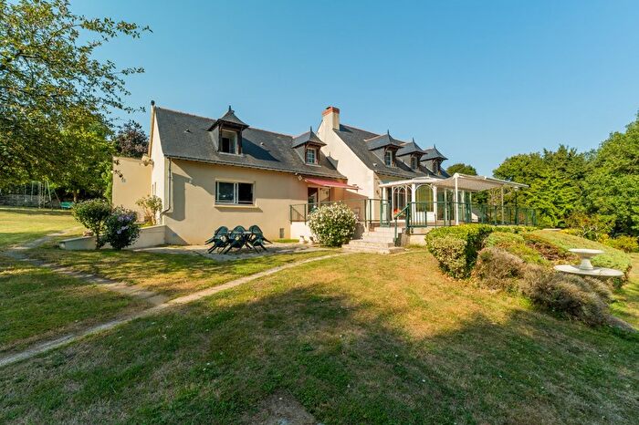 Maison à vendre - Saint-Hilaire-Saint-Florent, Saint-Hilaire - 10 pièces - 5 chambres