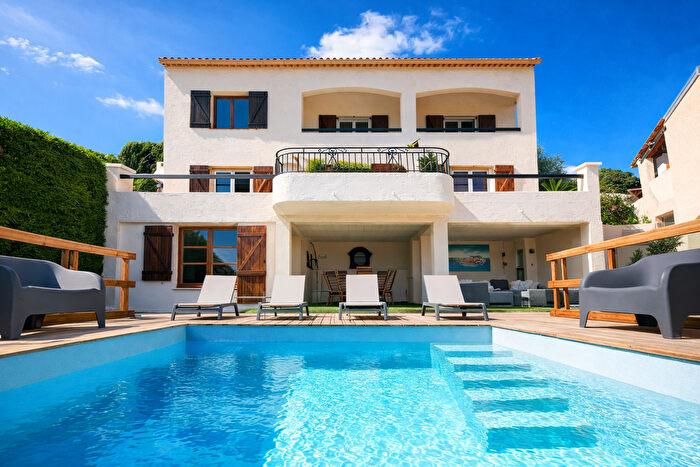 Maison à vendre - Fréjus, Saint-Jean - 7 pièces - 4 chambres