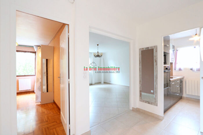 Appartement 2 pièces à Mandres-les-Roses, à vendre