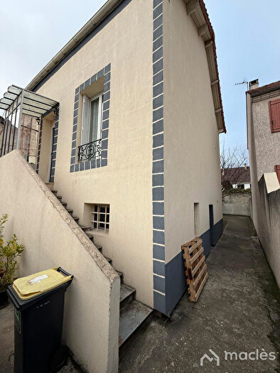 Maison à vendre - Saint-Denis, Champ de Courses - 8 pièces - 5 chambres