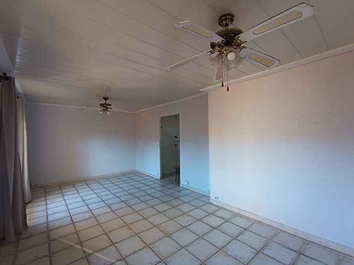 Appartement à louer - Nîmes - 3 pièces - 2 chambres