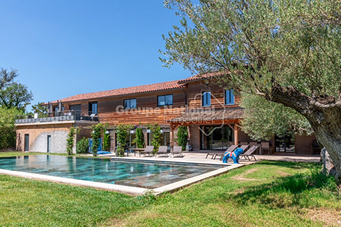 Maison à vendre - Saint-Rémy-de-Provence - 14 pièces - 9 chambres