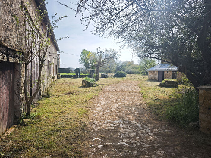 Maison à vendre - Vanzay - 4 pièces - 3 chambres