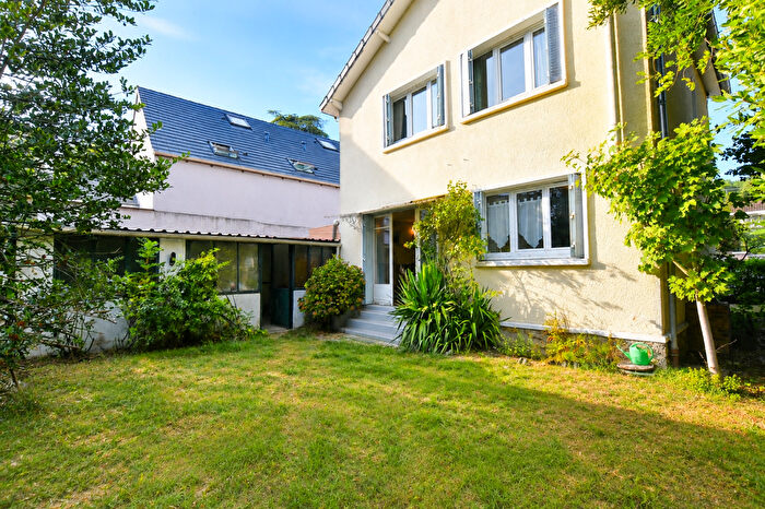 Maison 5 pièces à vendre - Fontenay-le-Fleury, Chapelle Saint-Jean