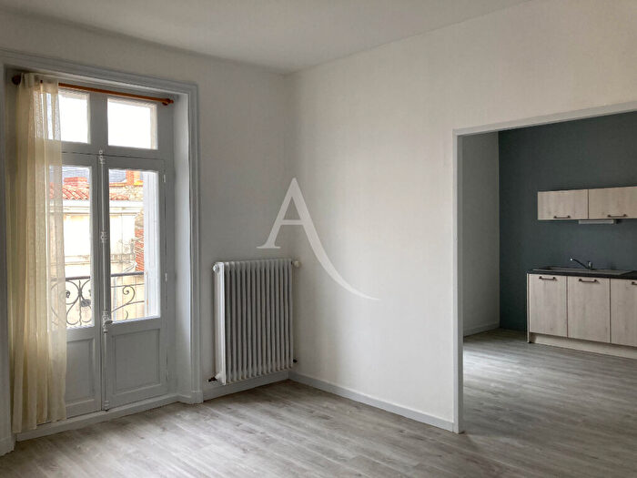 Appartement à louer - Fontenay-le-Comte, Centre-ville, Les Loges, La Pommeraie, La Sablière - 2 pièces - 1 chambre