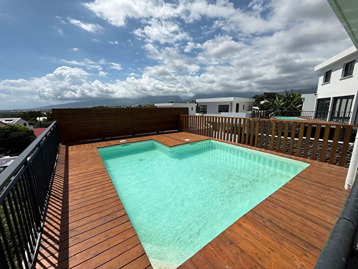 Maison à louer - Saint-Pierre, Basse Terre les Bas, Basse Terre les Hauts, Les Casernes - 5 pièces - 4 chambres