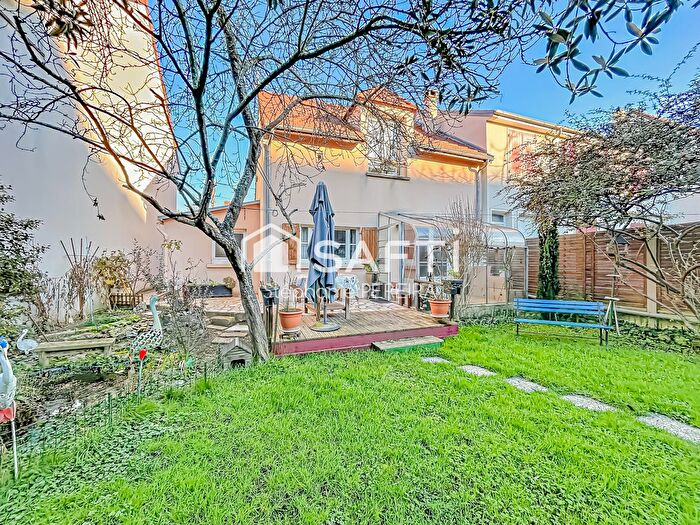 Maison à vendre - Noisy-le-Grand, Nord - 5 pièces - 3 chambres