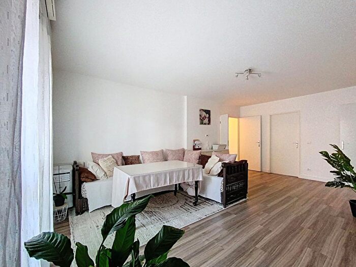 Appartement à vendre - Guyancourt, Villaroy - 4 pièces - 3 chambres