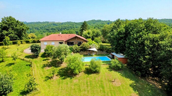 Maison à vendre - Villecomtal-sur-Arros - 8 pièces - 5 chambres