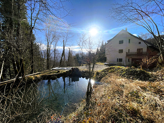 Maison à vendre - Saint-Pancrasse - 10 pièces - 5 chambres