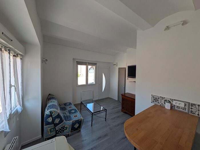 Siaugues-Sainte-Marie : Appartement 1 pièce à louer