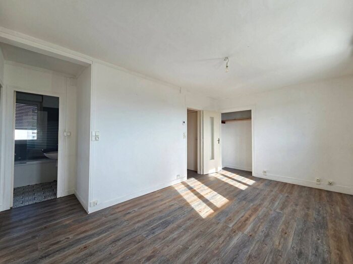 Appartement à louer - Troyes - 3 pièces - 2 chambres