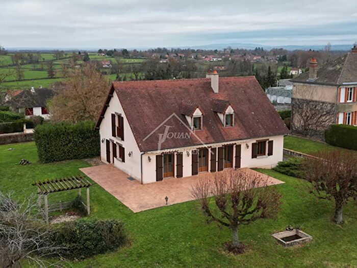 Maison 8 pièces à Dompierre-sur-Besbre, à vendre