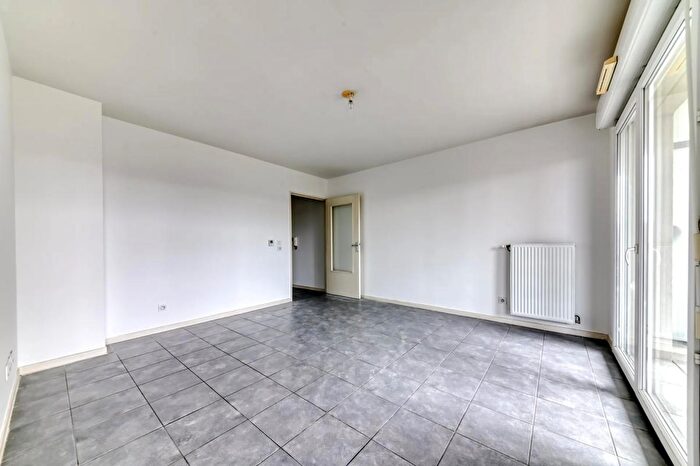 Appartement à vendre - Décines-Charpieu, Centre-ville - 3 pièces - 2 chambres