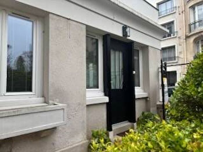 Appartement à louer - Saint James-Général Koenig, Neuilly-sur-Seine - 1 pièce