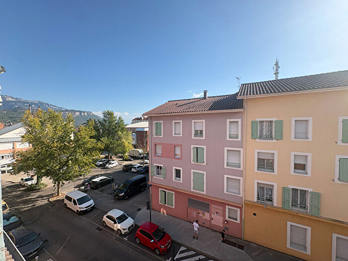 Appartement 3 pièces à Voiron, Centre-ville, Gare, à vendre