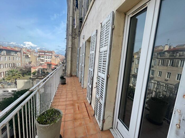 Appartement à louer - Palais de Justice, Marseille ème arrondissement - 3 pièces - 2 chambres