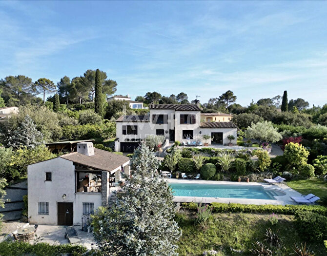Roquefort-les-Pins - Maison 8 pièces à vendre