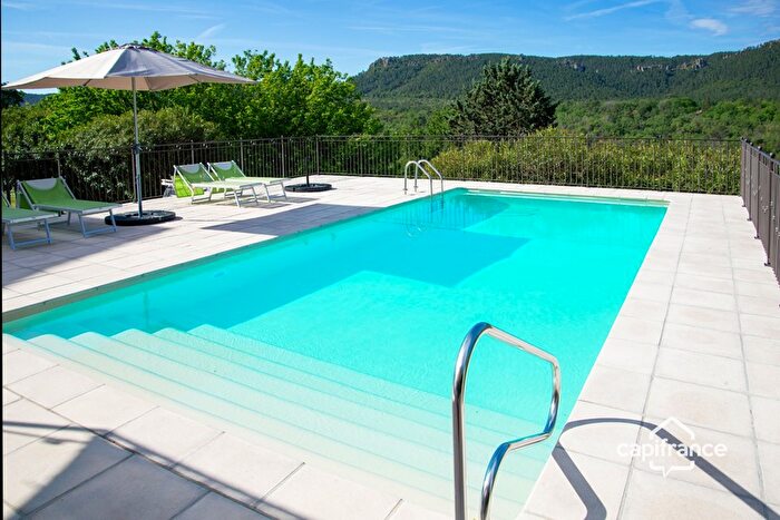 Maison à vendre - Bagnols-en-Forêt - 16 pièces - 13 chambres