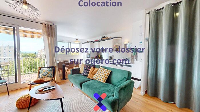 Appartement à louer - Revaison, Saint-Priest - 6 pièces - 5 chambres