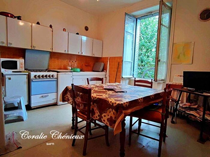 Maison à vendre - Ydes - 8 pièces - 7 chambres