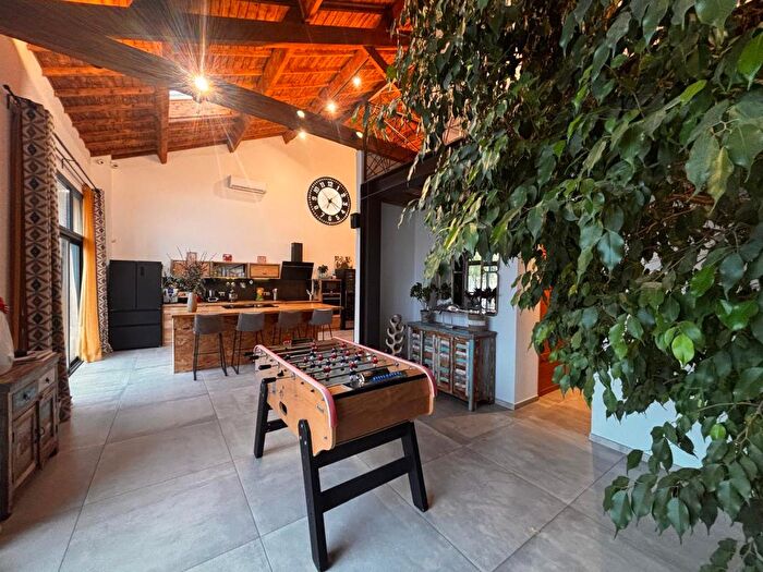 Maison à vendre - Mouriès - 4 pièces - 3 chambres