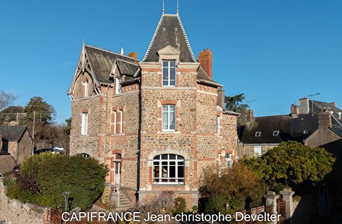 Maison à vendre - Gorron - 8 pièces - 7 chambres