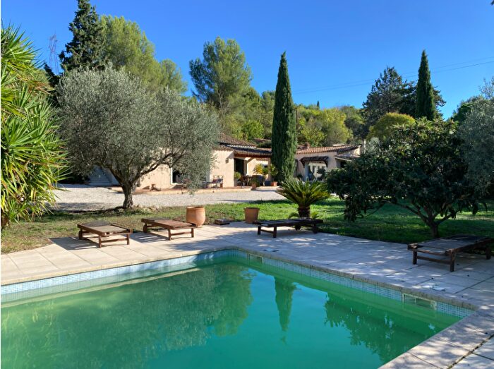 Maison à vendre - Roquevaire - 6 pièces - 3 chambres