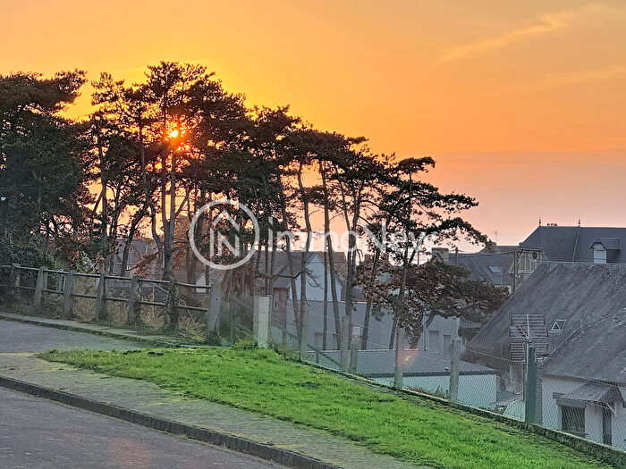 Maison à vendre - Jullouville - 6 pièces - 5 chambres