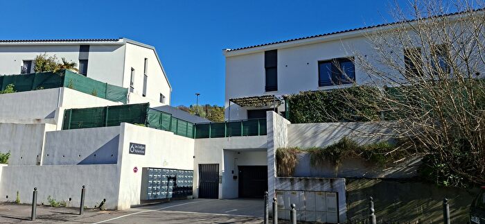 Appartement à vendre - Marseille e , Saint-Marcel - 4 pièces - 3 chambres