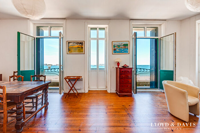 Saint-Jean-de-Luz, Centre-ville : Appartement 6 pièces à vendre