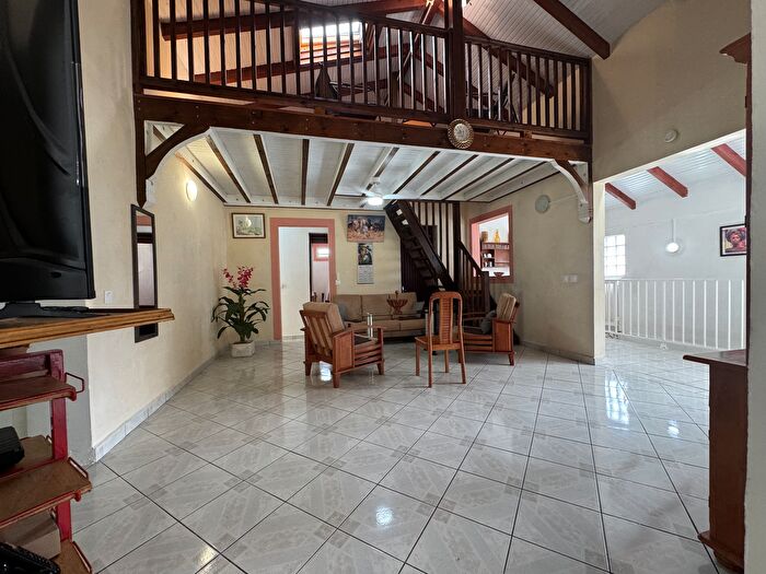Sainte-Anne : Maison 4 pièces à louer