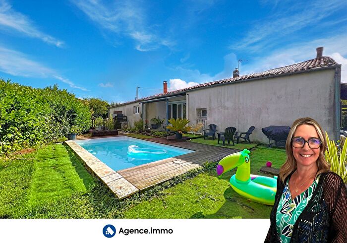 Maison à vendre - Saint-Bonnet-sur-Gironde - 8 pièces - 5 chambres