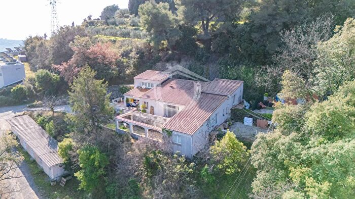 Maison à vendre - Saint-Laurent-du-Var, Tuilière, Sainte-Petronille, Les Crottes, Tour, Iscles - 6 pièces - 5 chambres