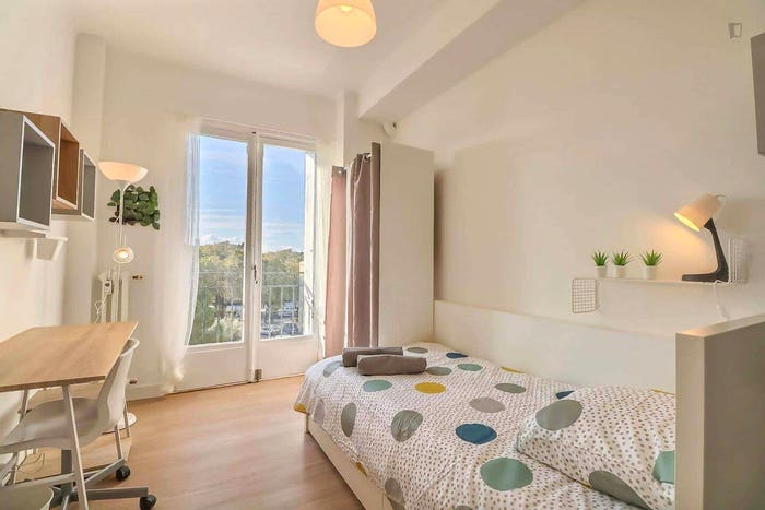 Esplanade, Nîmes : Appartement 1 pièce à louer