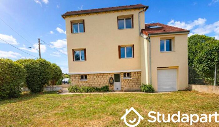 Appartement à louer - Plain Champs-Clos Roger-Noue Brossard, Chelles - 1 pièce - 4 chambres