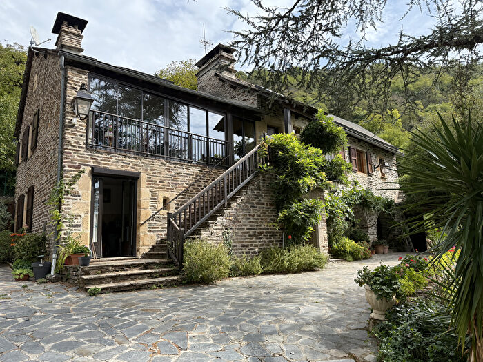 Maison à vendre - Estaing - 6 pièces - 5 chambres